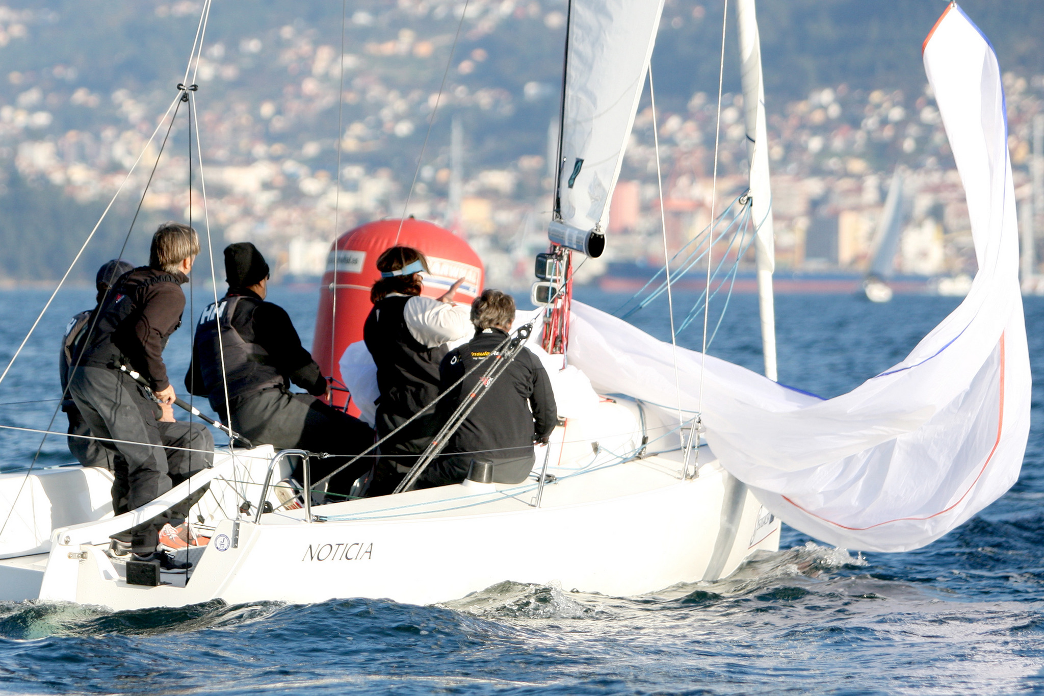 VIGO WINTERS SERIES J-70. TROFEO LINDE-SOGACSA. EL"NOTICIA" DE TORCIDA ...