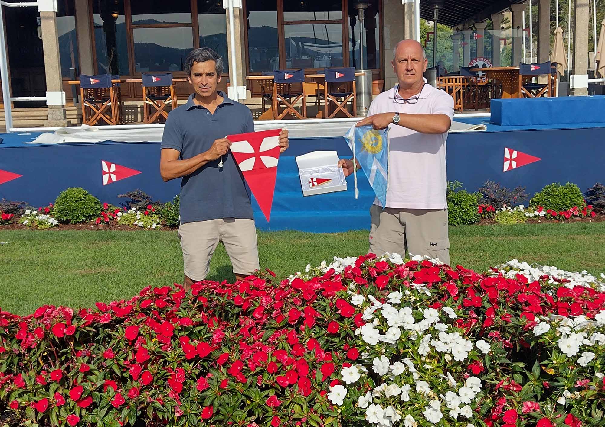 M.R.C.Y. BAIONA. EL MONTE REAL RECIBE EN BAIONA A LA TRIPULACIÓN DEL ...