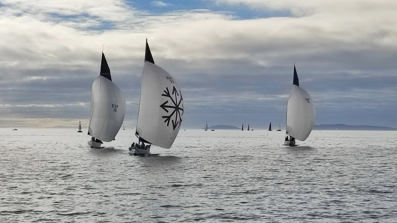R.C.N. SANXENXO. "TITIA" Y "SELJM" LIDERAN EL TROFEO GALICIA CALIDADE ...