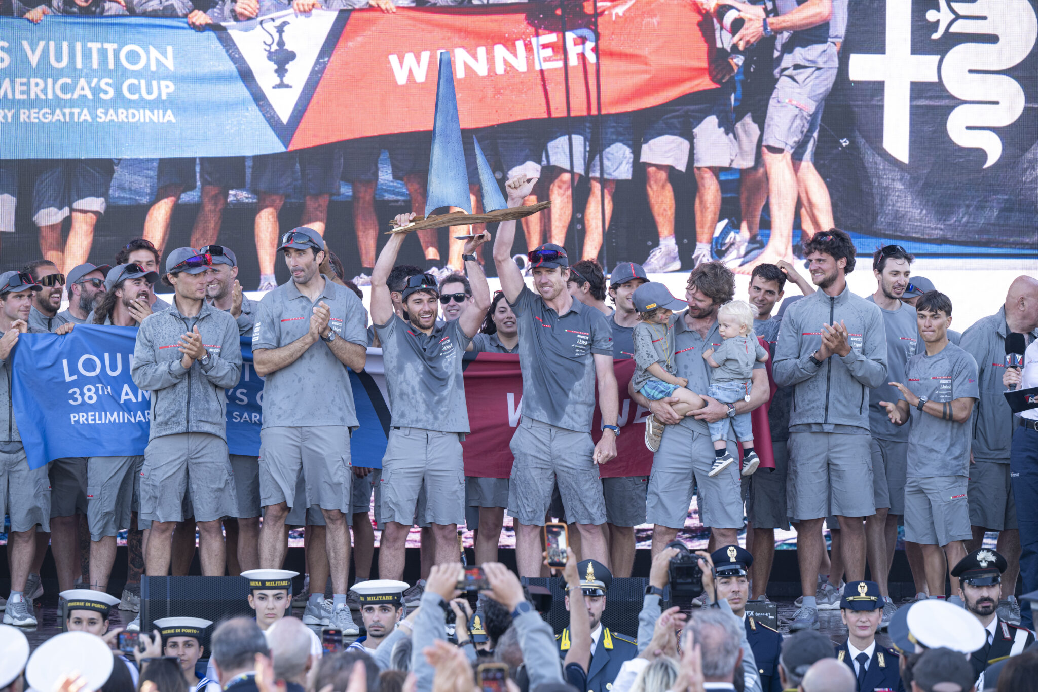 38TH LOUIS VUITTON AMERICA'S CUP. PETER BURLING Y RUGGERO TITA ...